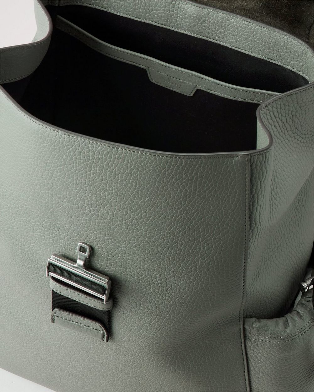 Utility Postman's Buckle Backpack | Uniform Heavy Grain | Women | Mulberry