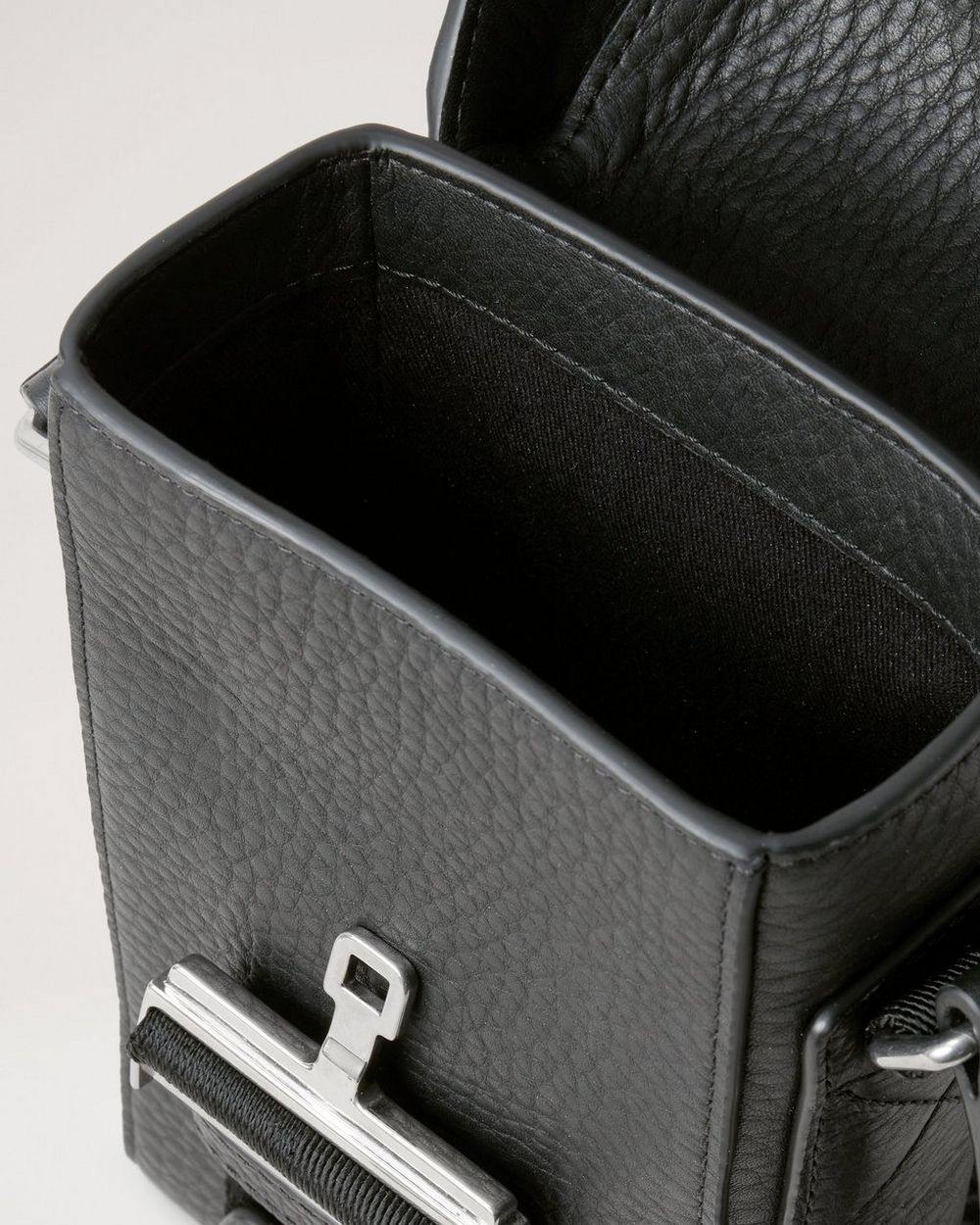 Utility Postman's Buckle Phone Messenger | Black Heavy Grain | Women ...