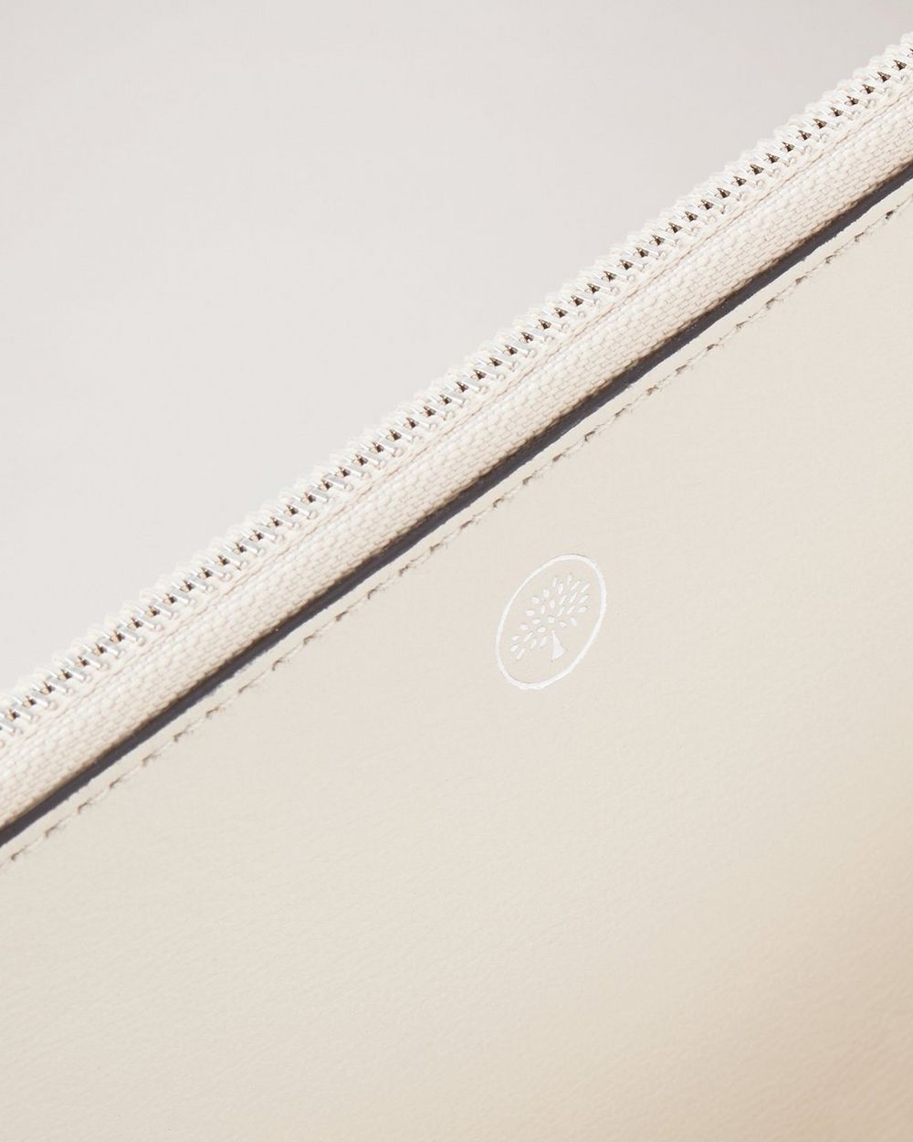 Amberley Clutch | Eggshell High Shine Leather | Women | Mulberry Amberley Clutch | Eggshell High Shine Leather | Women | Mulberry